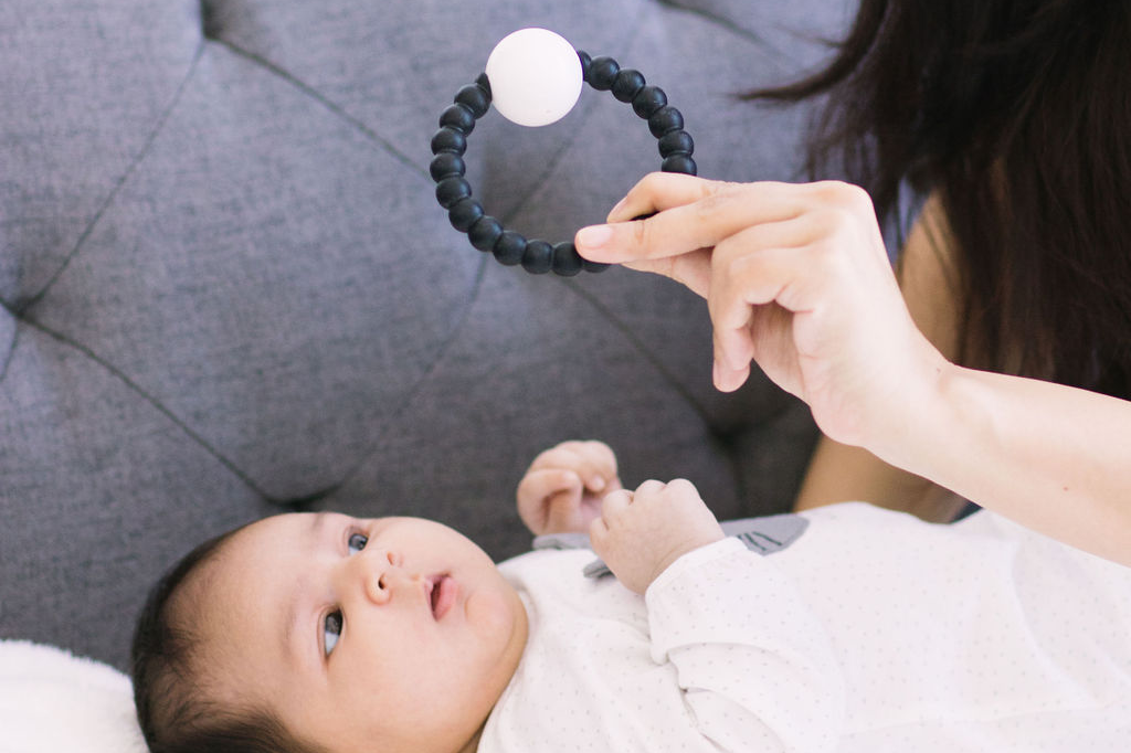 Steps to help your baby’s visual tracking skills